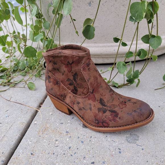 Sofft | Shoes | New Sofft Womens Aisley Booties In Brown Floral | Poshmark